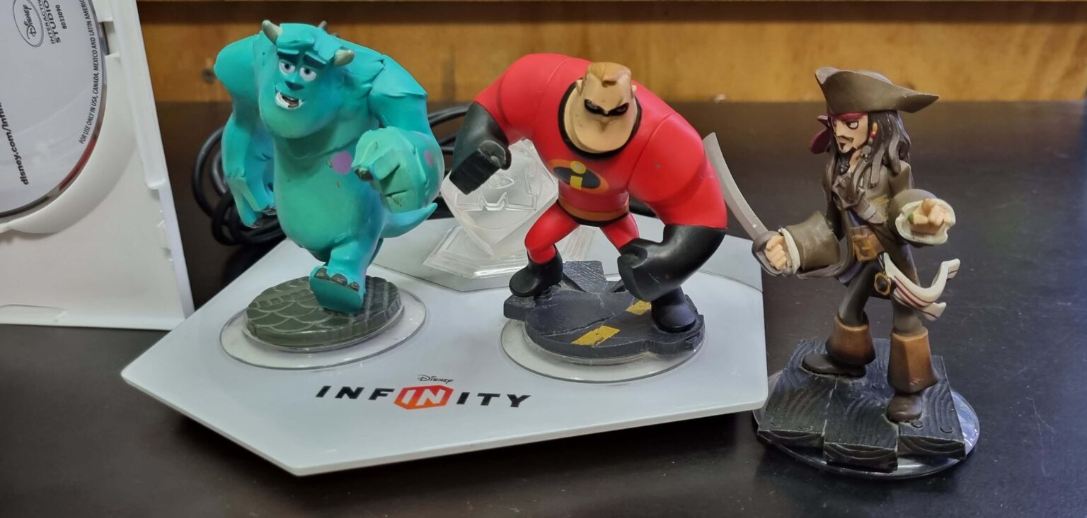 Disney Infinity 3 Personajes Y Dado (Monster Inc,Increibles,Pirates Del ...